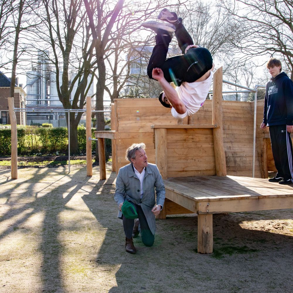 Nieuwe freerunbaan en calisthenics in Korte Akkeren feestelijk geopend ...